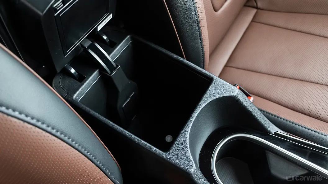 Alcazar Pedals/Foot Controls Image, Alcazar Photos in India - CarWale