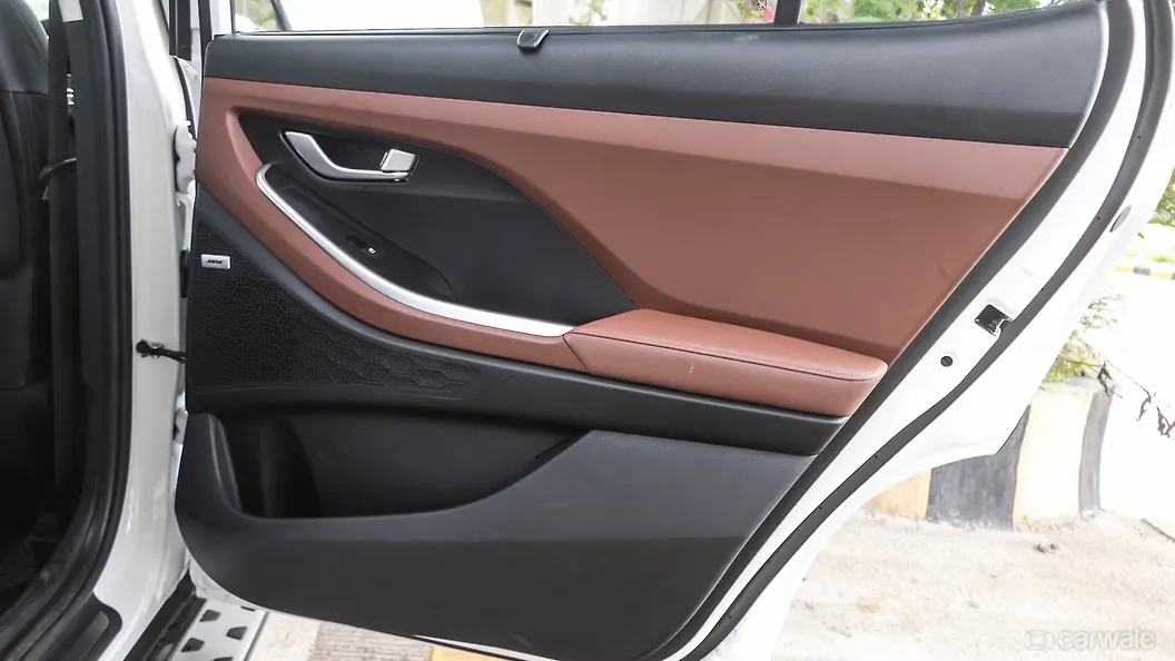 Alcazar Pedals/Foot Controls Image, Alcazar Photos in India - CarWale