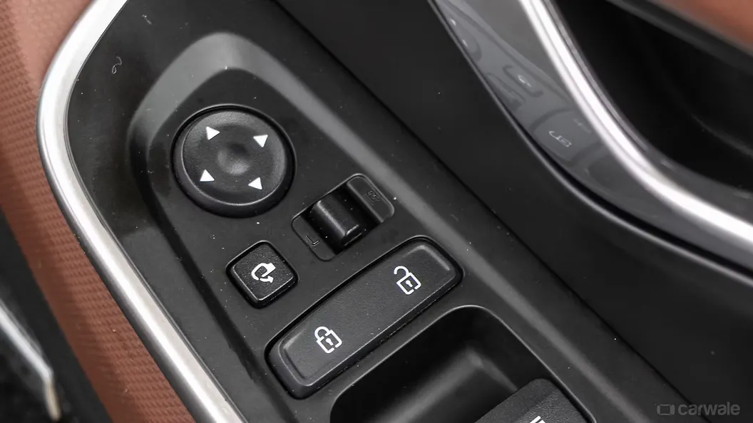 Alcazar Outer Rear View Mirror ORVM Controls Image, Alcazar Photos in ...