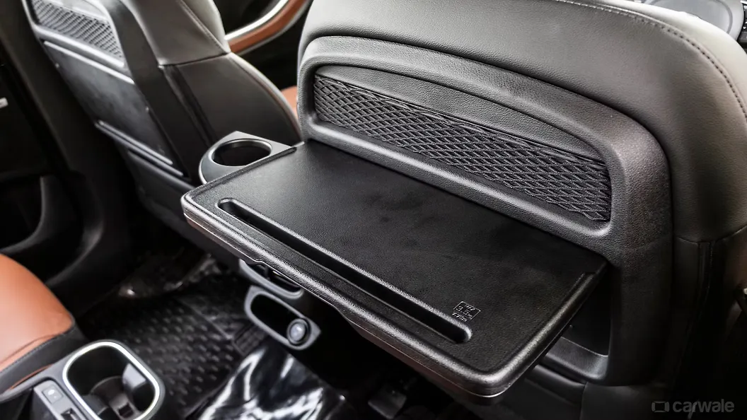 Alcazar Second Row Parcel Shelf Image, Alcazar Photos in India - CarWale