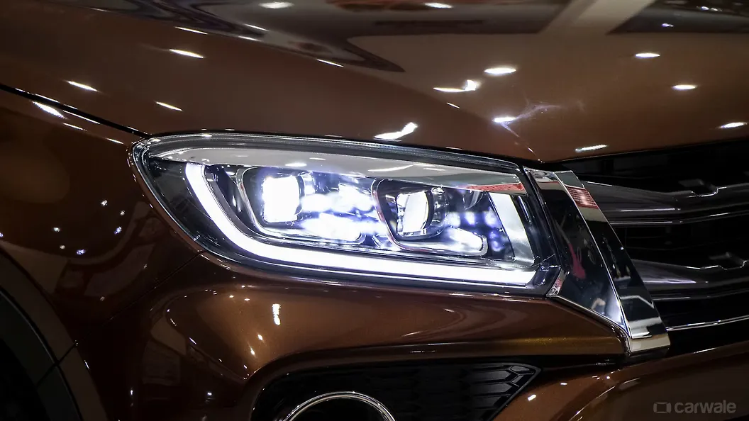 Urban Cruiser Headlight Image, Urban Cruiser Photos in India - CarWale