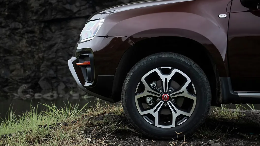 Renault Duster Photo, duster wheel Image - CarWale