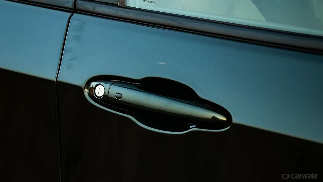 Compass Front Door Handle Image, Compass Photos in India - CarWale