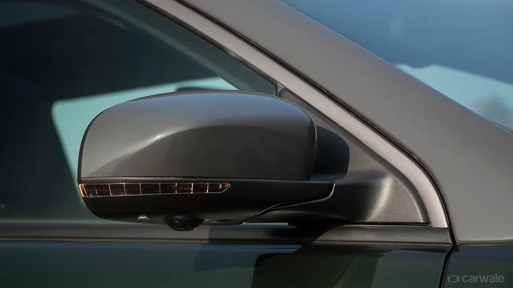 Compass ORVM Blinker Image, Compass Photos in India - CarWale