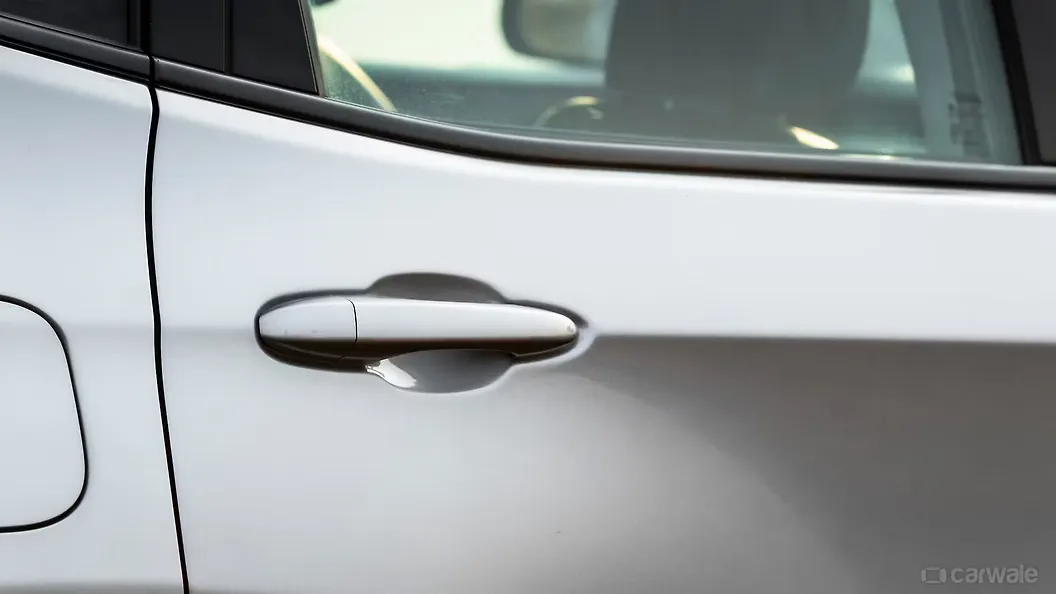 Compass Rear Door Handle Image, Compass Photos in India - CarWale