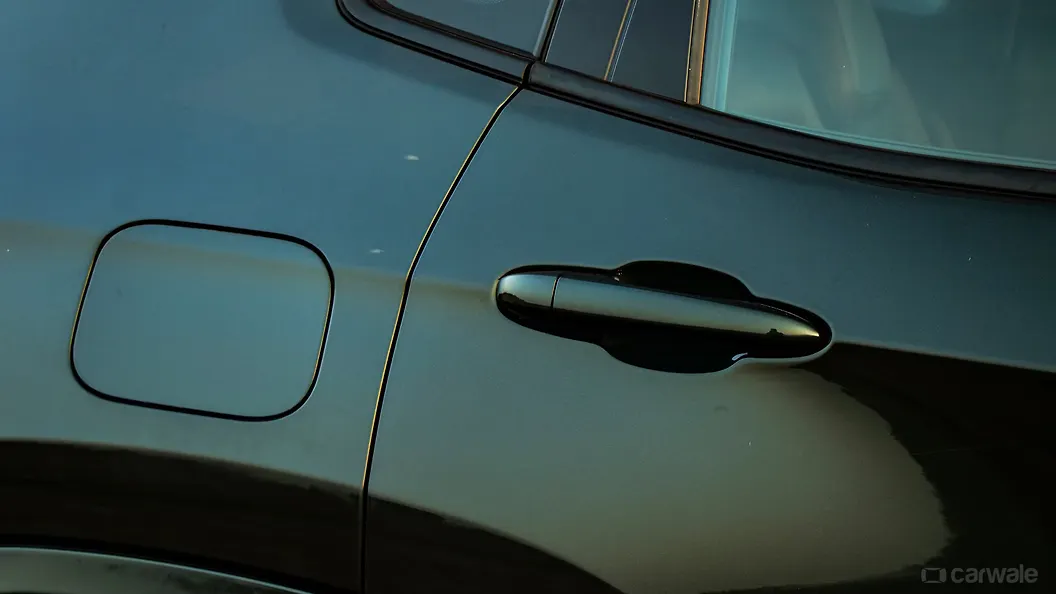 Compass Rear Door Handle Image, Compass Photos in India - CarWale