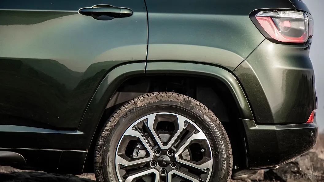 Compass Rear Fender Image, Compass Photos in India - CarWale