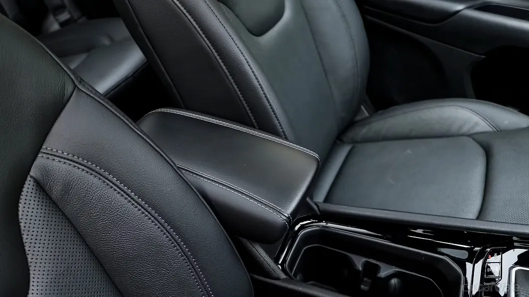 Compass Front Centre Arm Rest Image, Compass Photos in India - CarWale