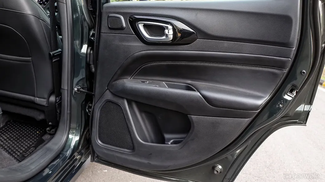 Compass Rear Door Pad Image, Compass Photos in India - CarWale