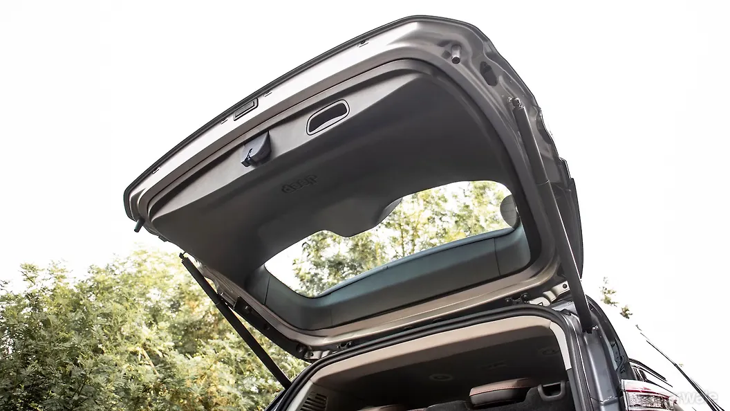 Meridian Open Boot/Trunk Image, Meridian Photos in India - CarWale