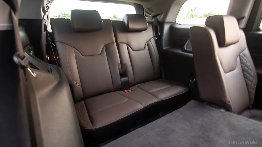 Meridian Third Row Seats Image, Meridian Photos in India - CarWale