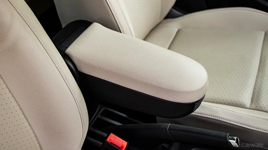 Rapid TSI Front Centre Arm Rest Image, Rapid TSI Photos in India - CarWale
