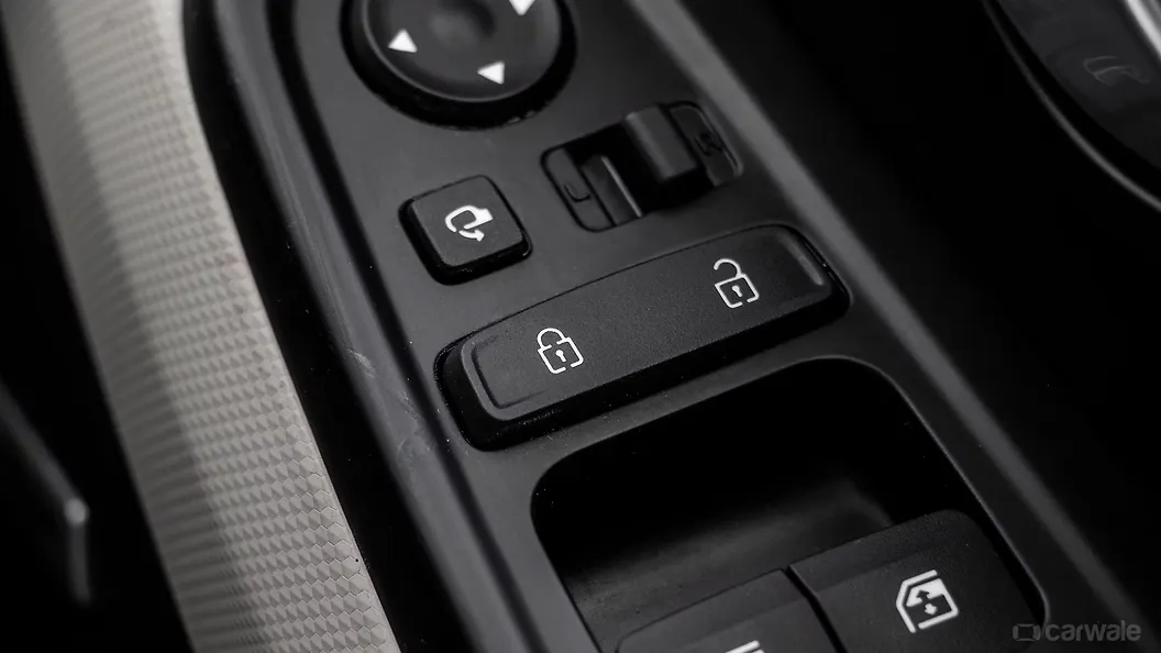 Creta Roof Mounted Controls/Sunroof & Cabin Light Controls Image, Creta ...