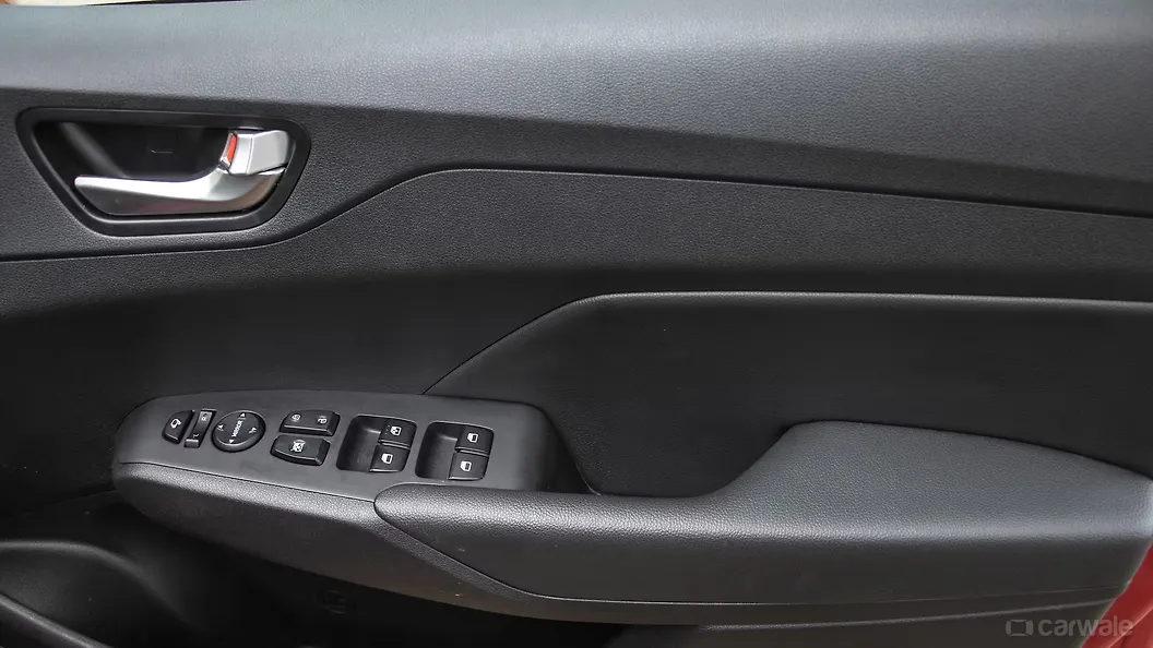 Verna Front Door Handle Image, Verna Photos in India - CarWale
