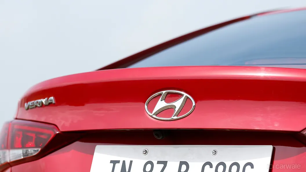 Verna Rear Logo Image, Verna Photos in India - CarWale