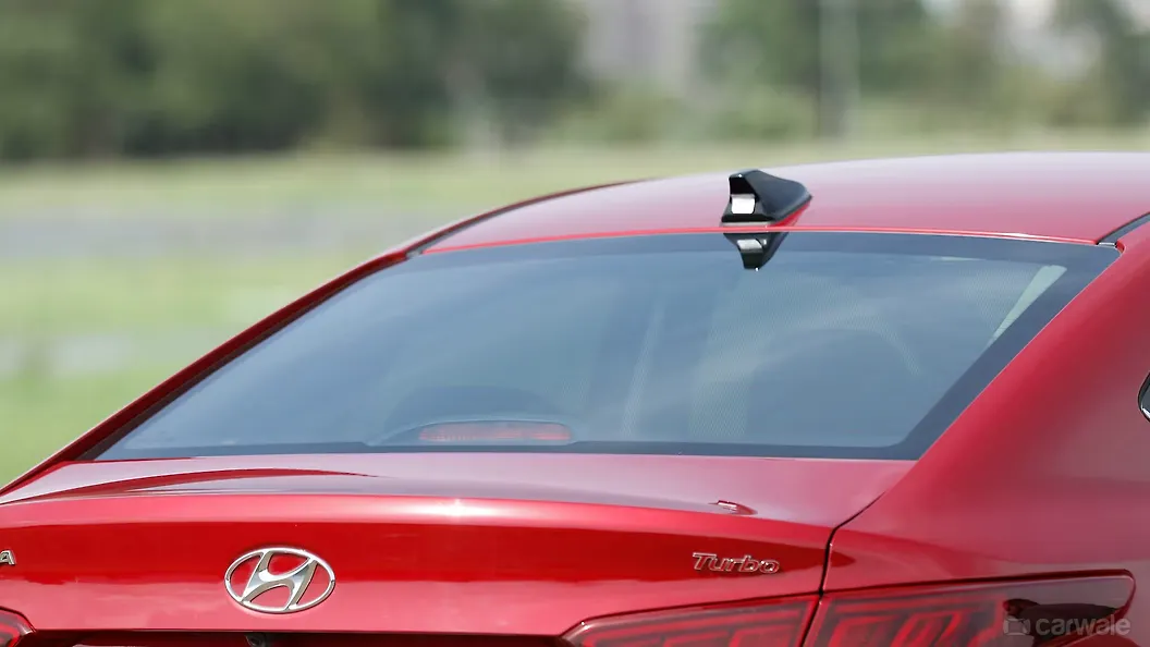 Verna Rear Windshield/Windscreen Image, Verna Photos in India - CarWale