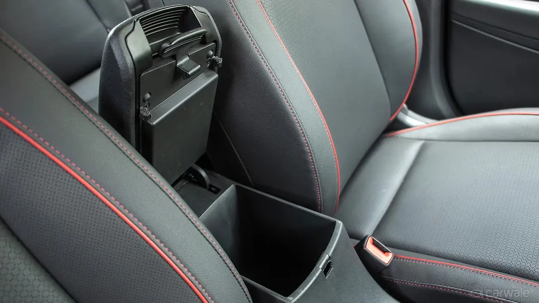 Verna Front Centre Arm Rest Storage Image, Verna Photos in India - CarWale