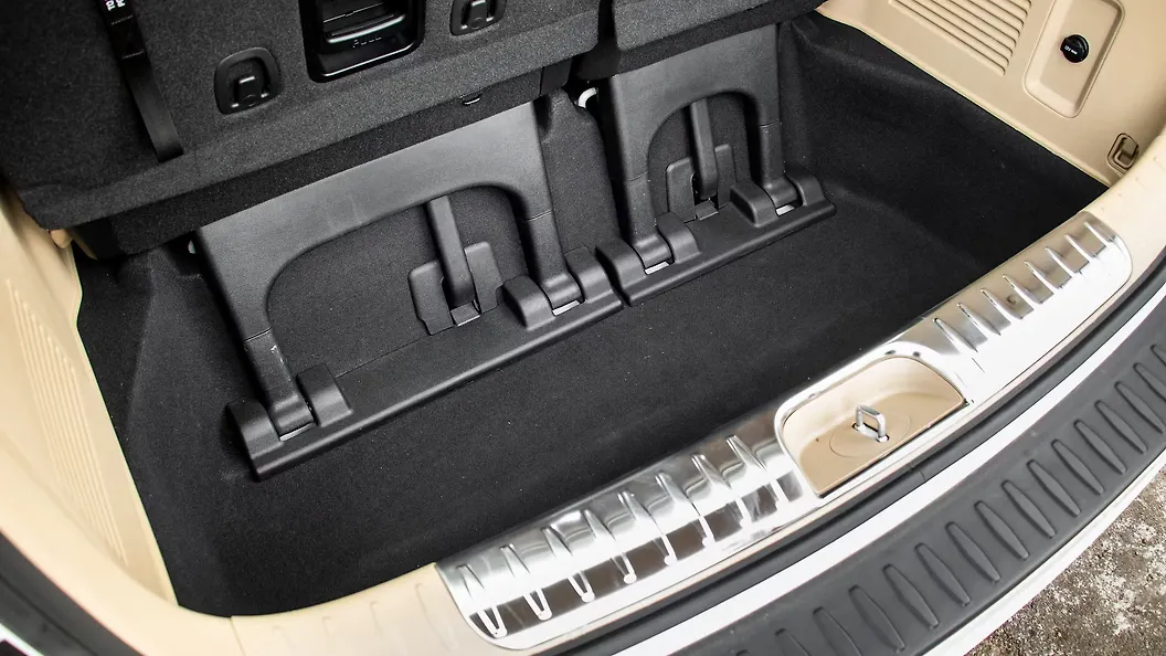 Kia Carnival Images, Interior & Exterior Photo Gallery - CarWale