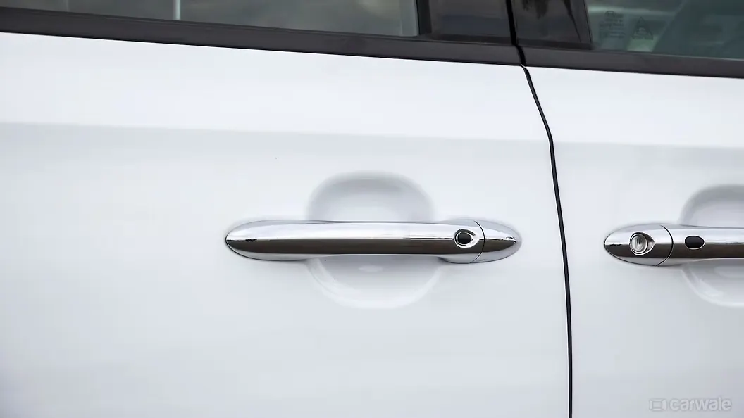 Carnival Rear Door Handle Image, Carnival Photos in India - CarWale Carnival Rear Door Handle Image, Carnival Photos in India - CarWale
