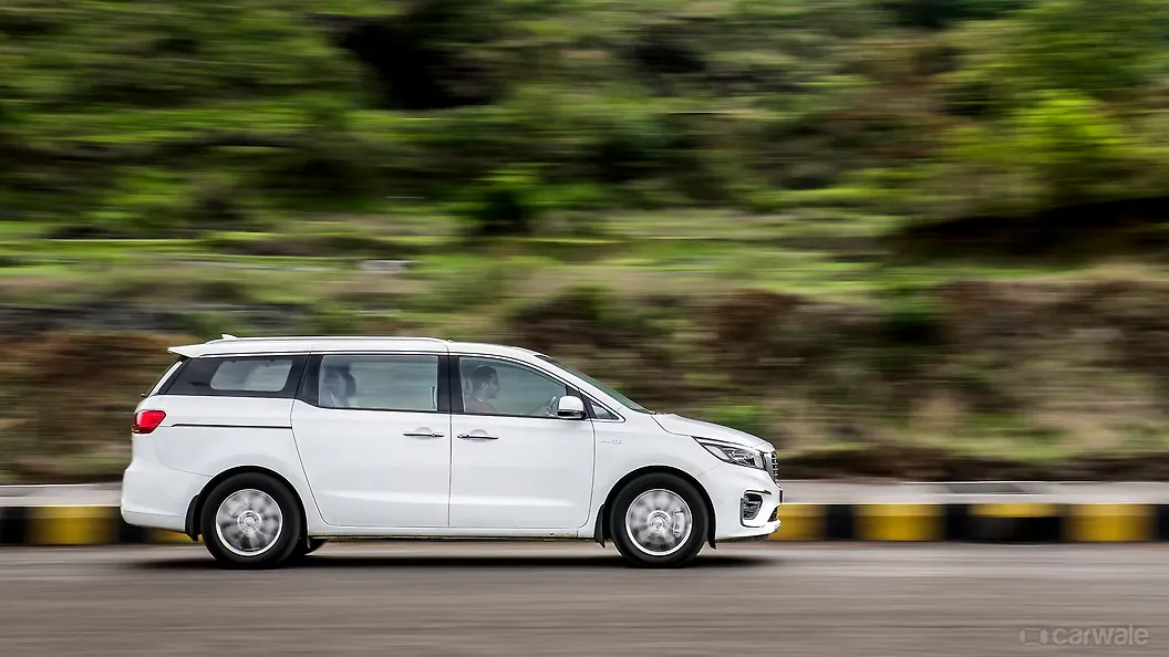 Carnival Right Side View Image, Carnival Photos in India - CarWale