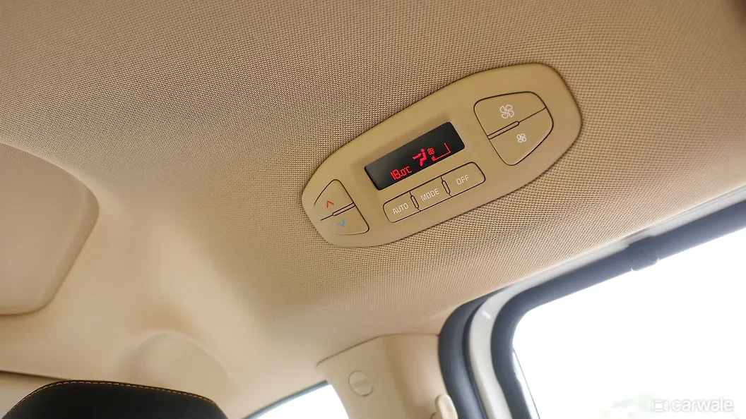 Carnival Second Row AC Controls Image, Carnival Photos in India - CarWale