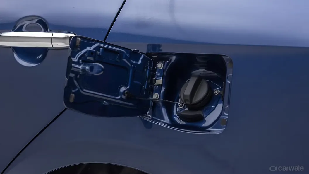 Ciaz Open Fuel Lid Image, Ciaz Photos in India - CarWale