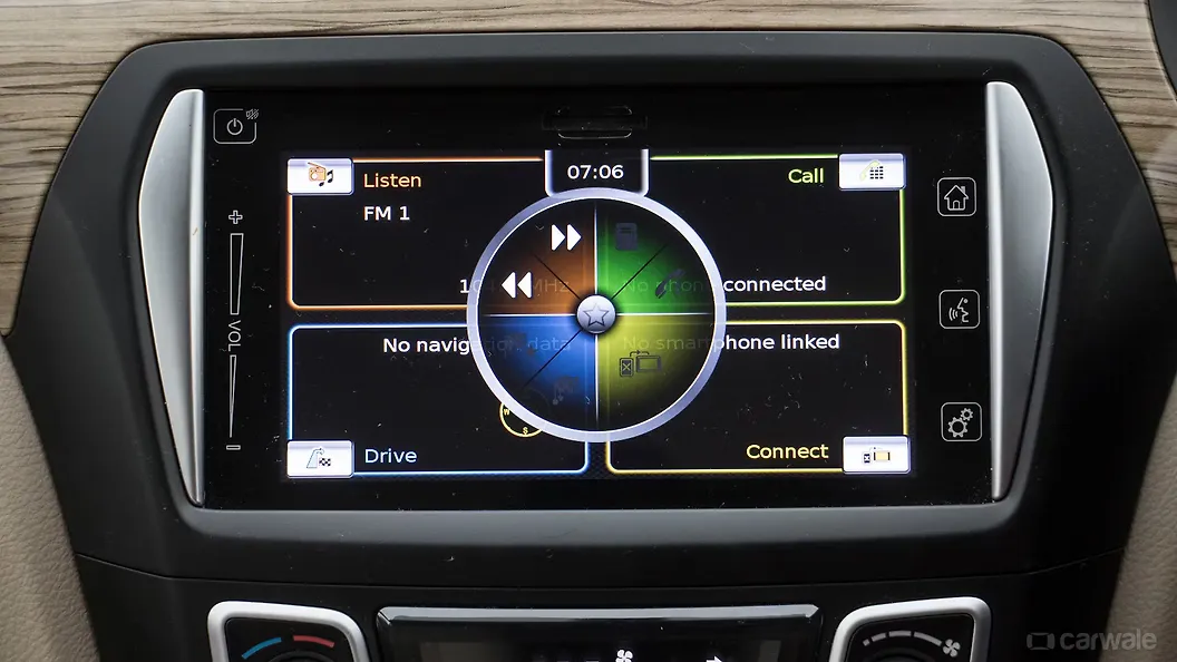 Ciaz Infotainment System Image, Ciaz Photos in India - CarWale