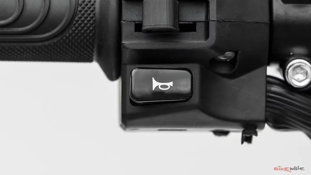 Benelli Imperiale 400 Hazard Warning Lights Switch Image – BikeWale