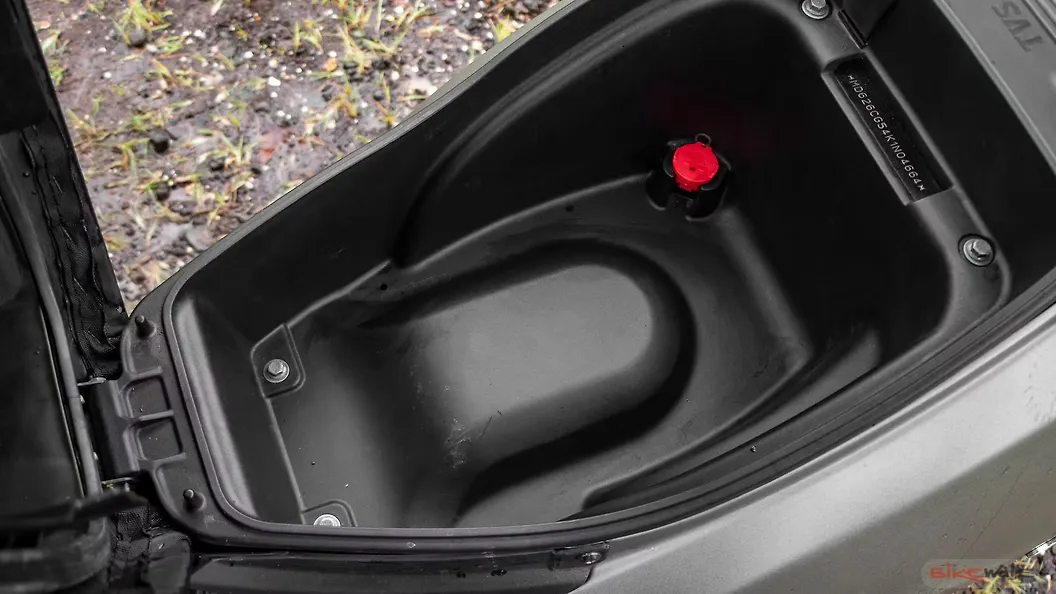 TVS Jupiter Underseat Storage Image – BikeWale
