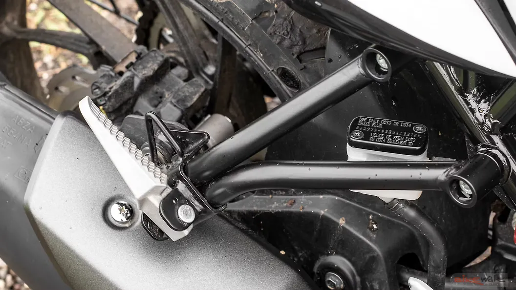 Hero Xtreme 160R Rear FootPeg Image – BikeWale