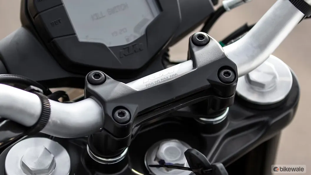 KTM 200 Duke [2021] Handlebar Clamp Image – BikeWale