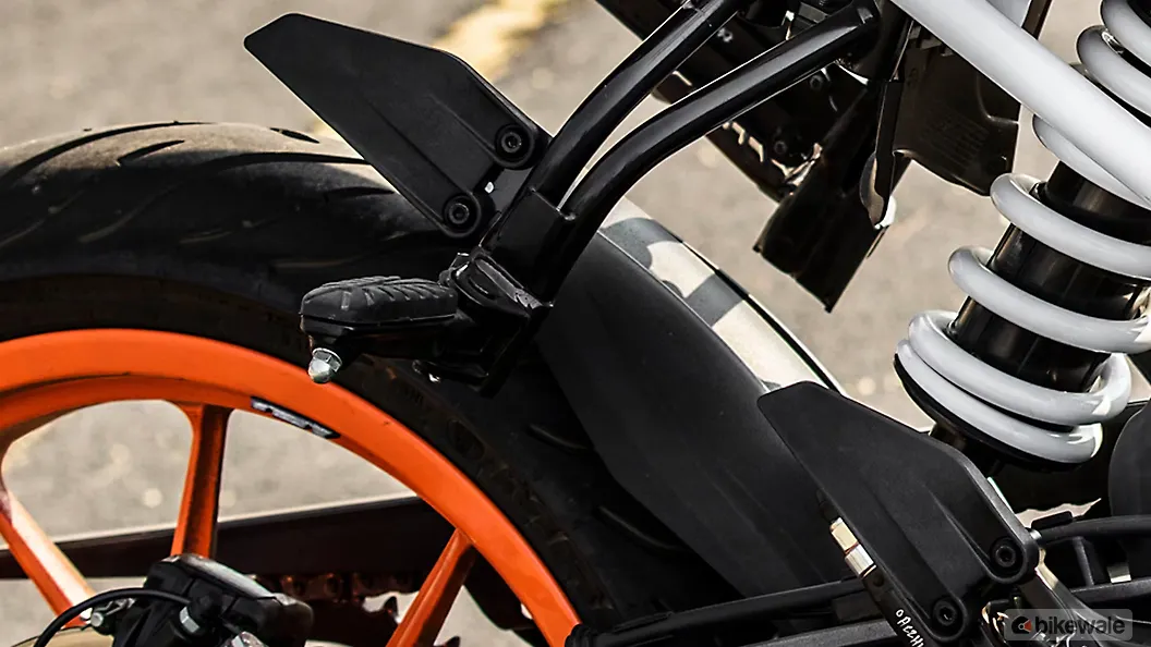 KTM 200 Duke [2021] Rear Tyre Hugger Image – BikeWale