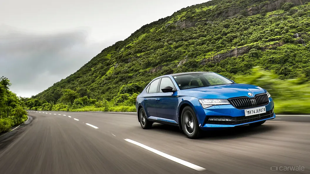 Superb Right Front Three Quarter Image, Superb Photos in India - CarWale