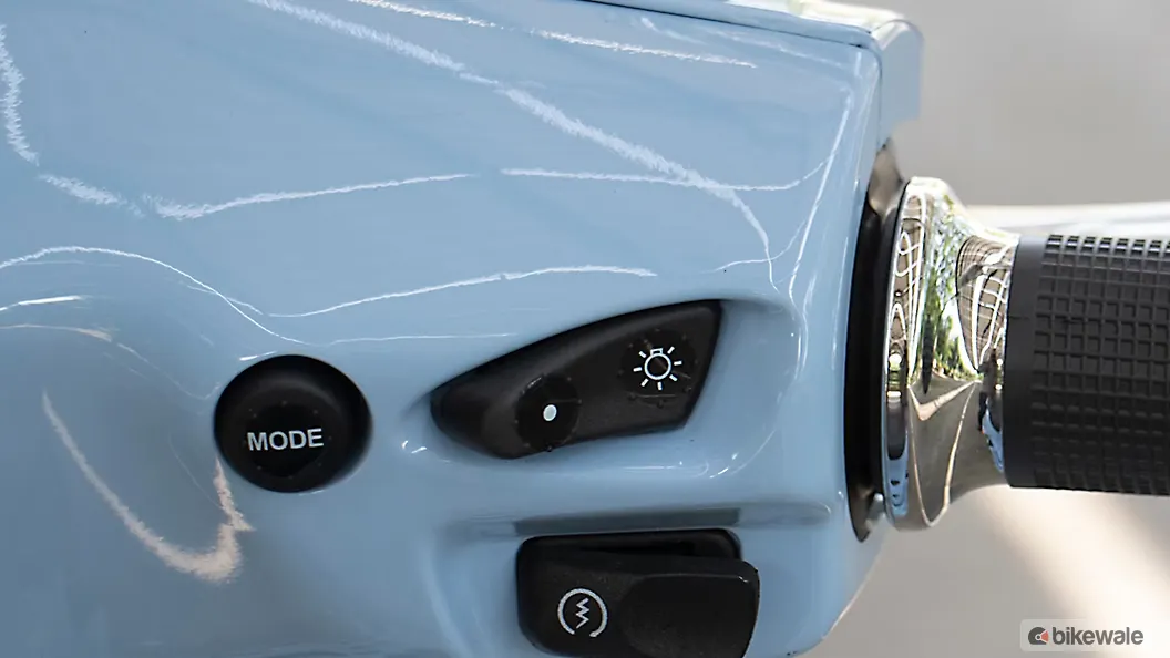Vespa VXL 150 Horn Switch Image – BikeWale