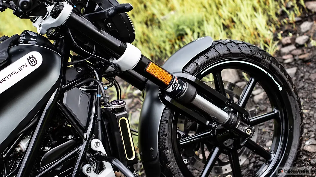 Husqvarna Svartpilen 250 Front Footpeg Image – BikeWale