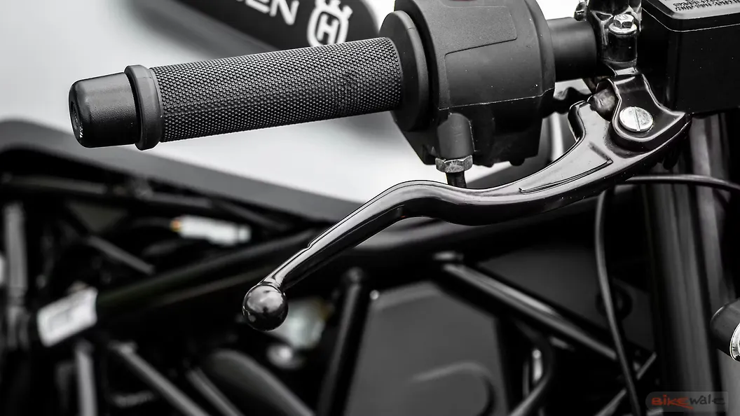 Husqvarna Vitpilen 250 Side Indicators Image – BikeWale