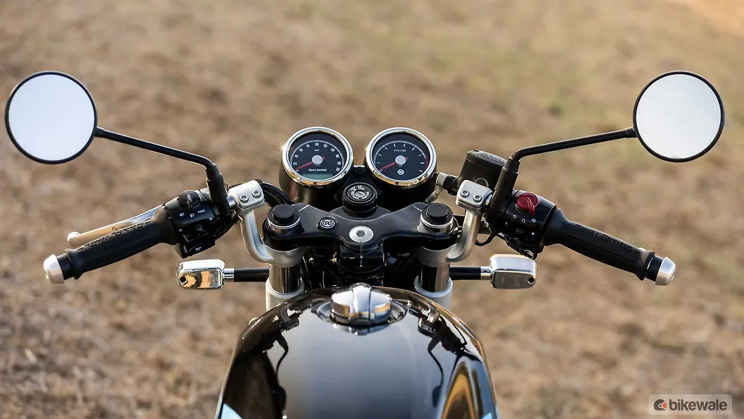 Royal Enfield Continental GT 650 Left Side Handelbar Grip Image – BikeWale