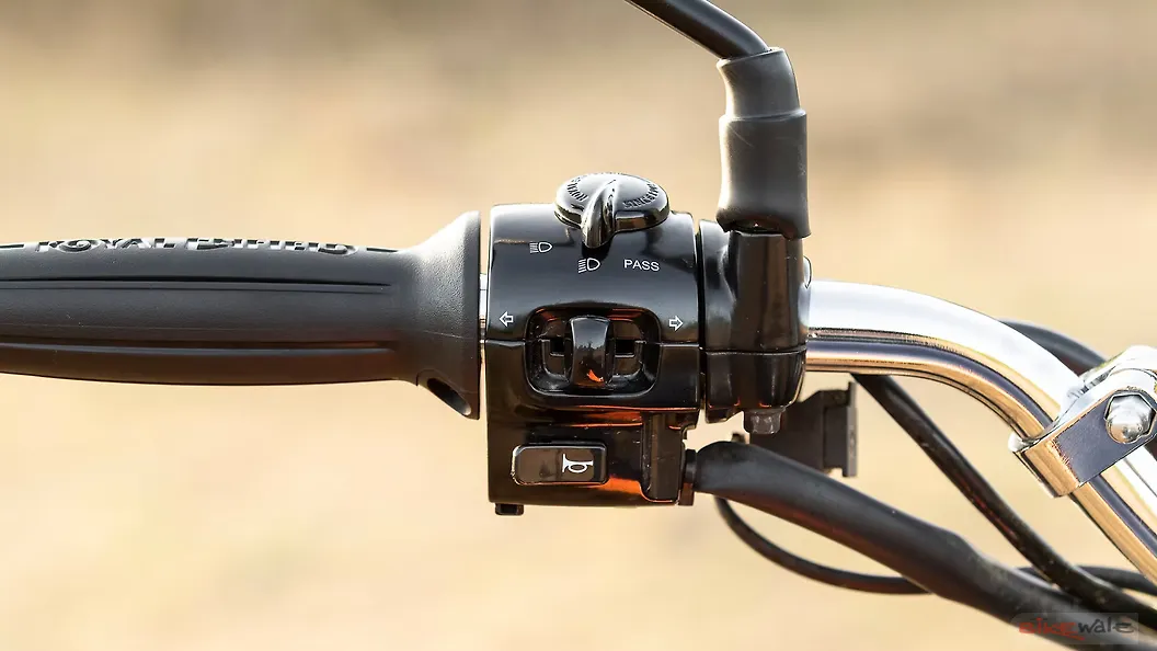 Royal Enfield Interceptor 650 USB Port Image – BikeWale