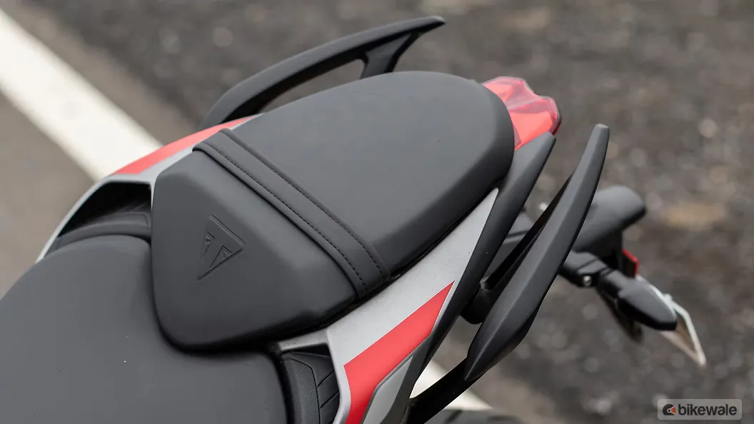 Triumph Street Triple R [2022] Multifunction Switchgear Image – BikeWale