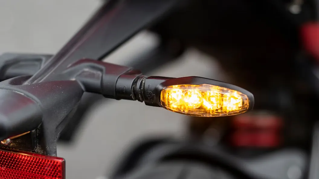 Triumph Street Triple R Rear Turn Indicators Image – BikeWale