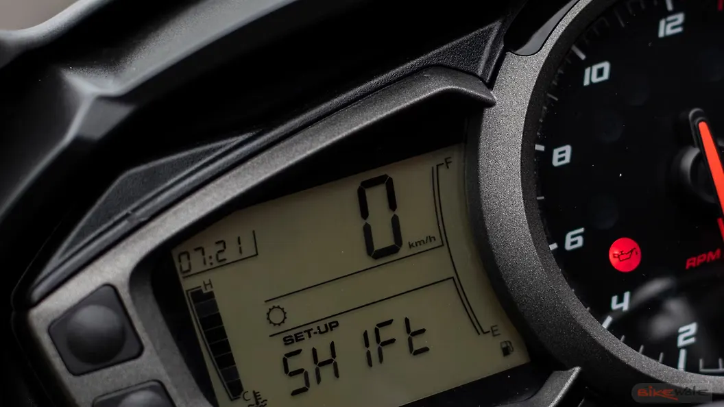 Triumph Street Triple R [2022] Rear View Image – BikeWale