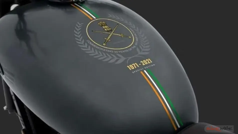 Jawa Standard Branding/Fuel Tank Decal Image – BikeWale