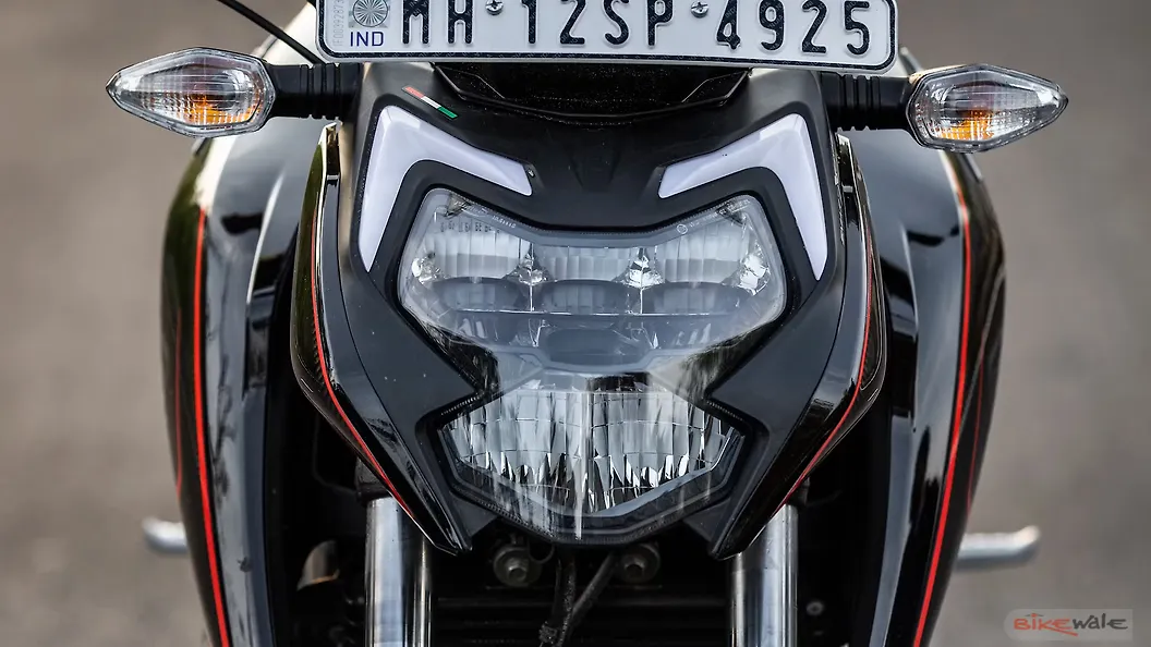 TVS Apache RTR 200 4V Front Turn Indicators Image – BikeWale