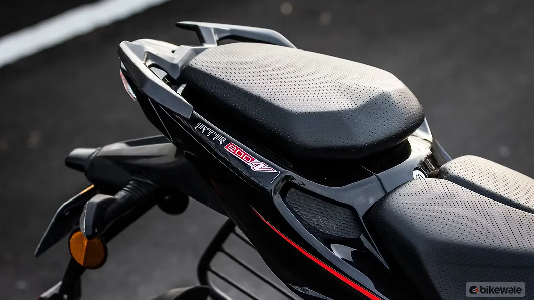 TVS Apache RTR 200 4V Tail Light Image – BikeWale