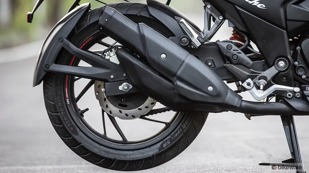TVS Apache RTR 200 4V Rear Wheel Floting Hugger Image – BikeWale