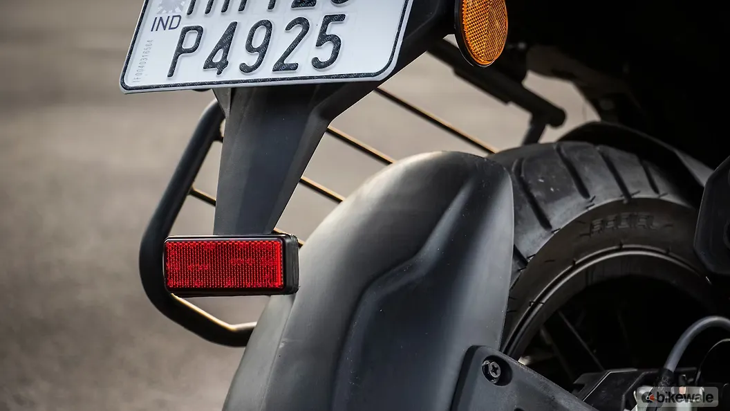 TVS Apache RTR 200 4V Rear Reflex Reflector Image – BikeWale