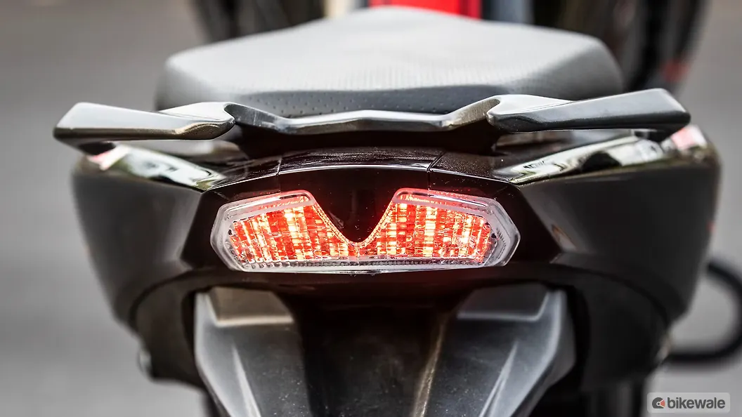 TVS Apache RTR 200 4V Tail Light Image – BikeWale