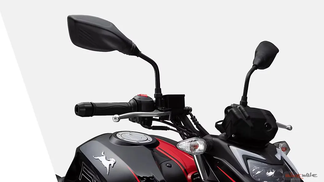 TVS Apache RTR 200 4V Rear Seat Space Image – BikeWale