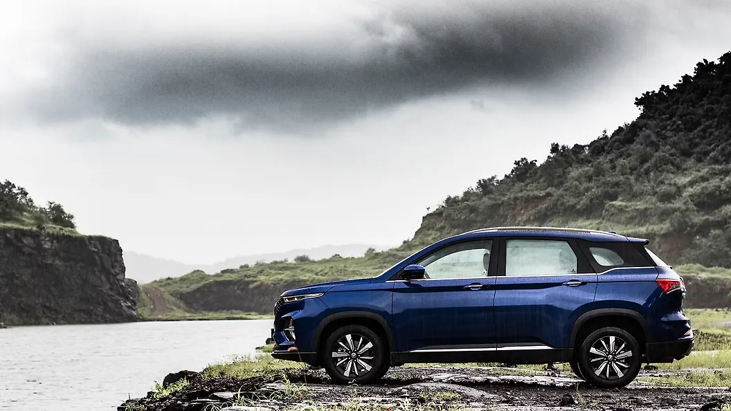 Hector Plus Left Side View Image, Hector Plus Photos in India - CarWale