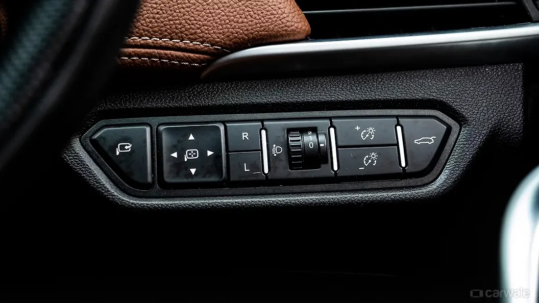 Hector Plus Outer Rear View Mirror ORVM Controls Image, Hector Plus ...